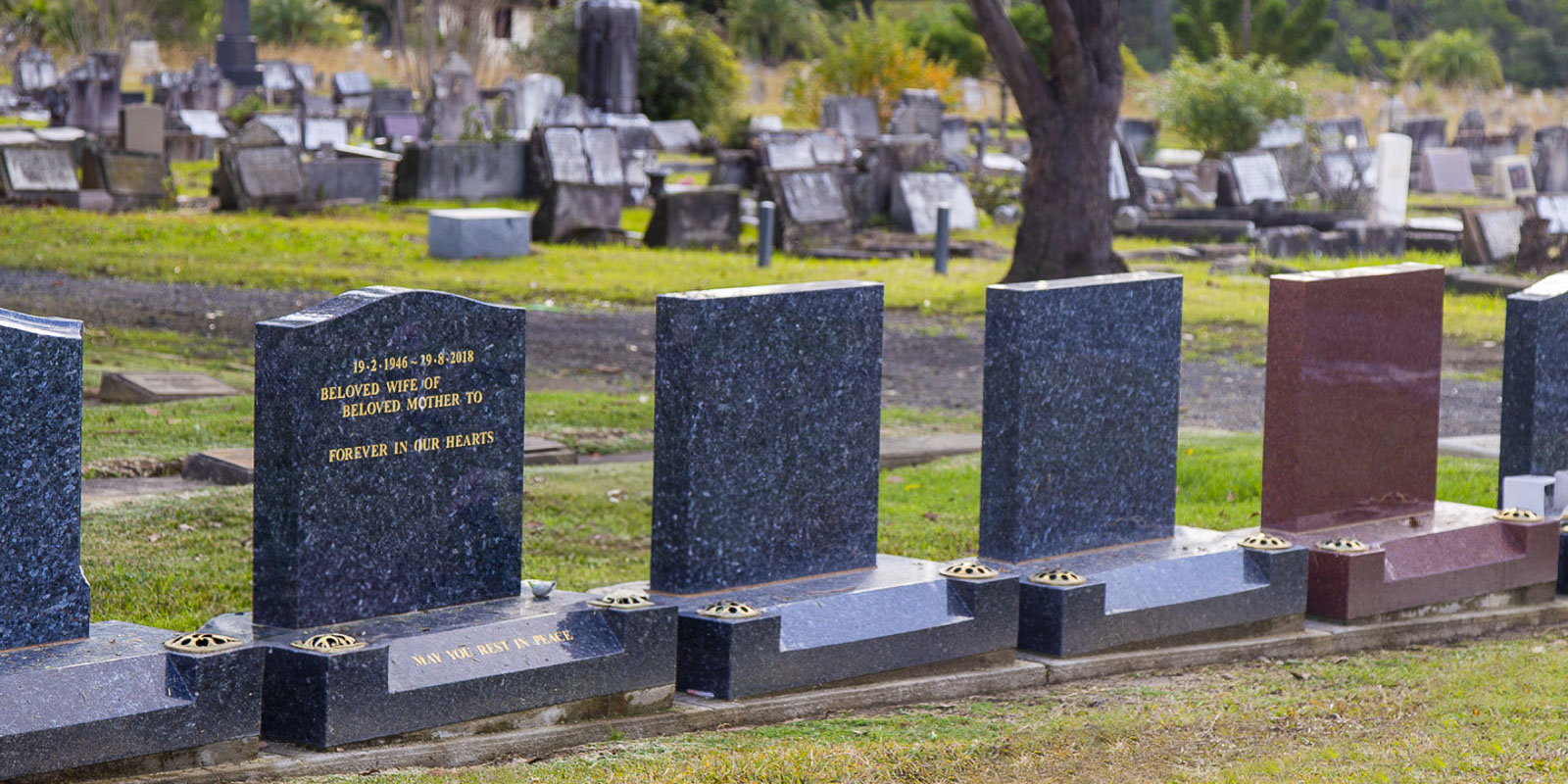 Metropolitan Memorial Parks - Lawn monuments